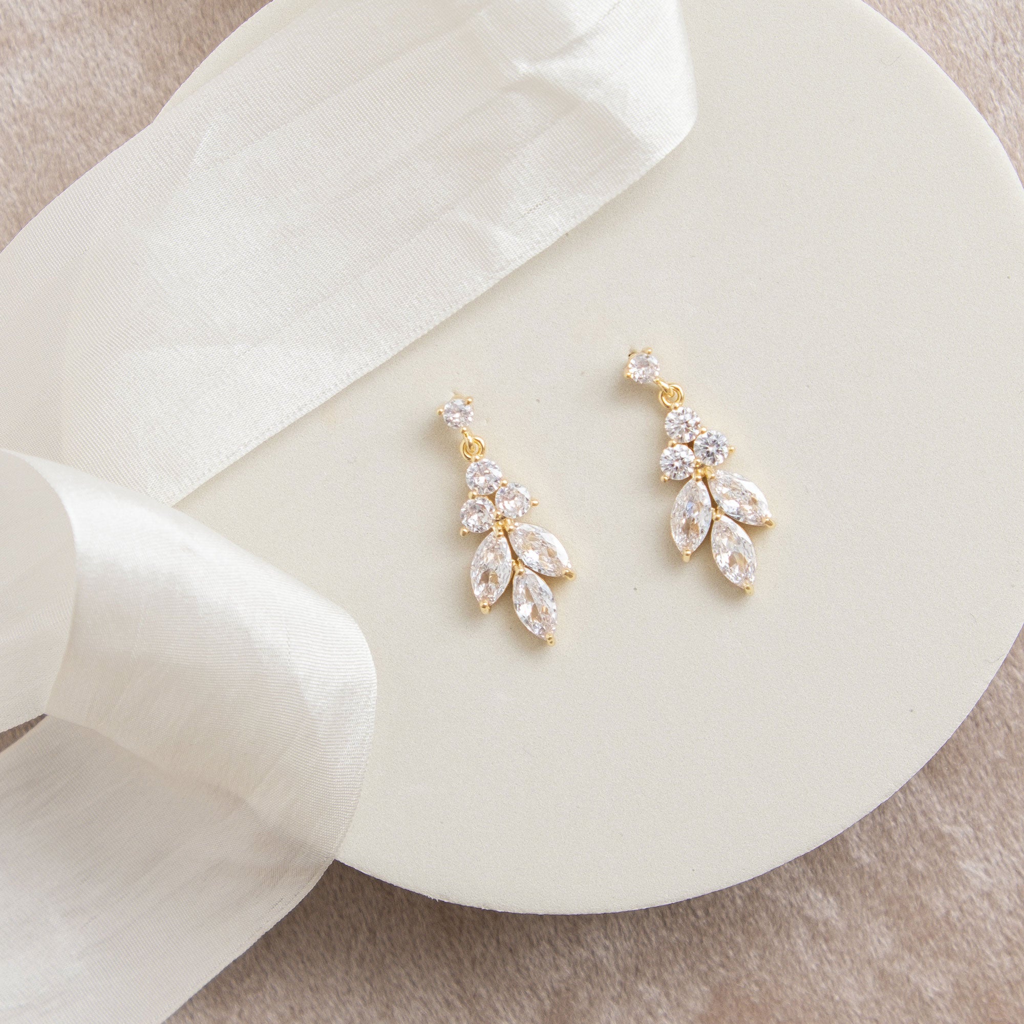 Kit crystal drop earrings gold Aria Liberty in Love