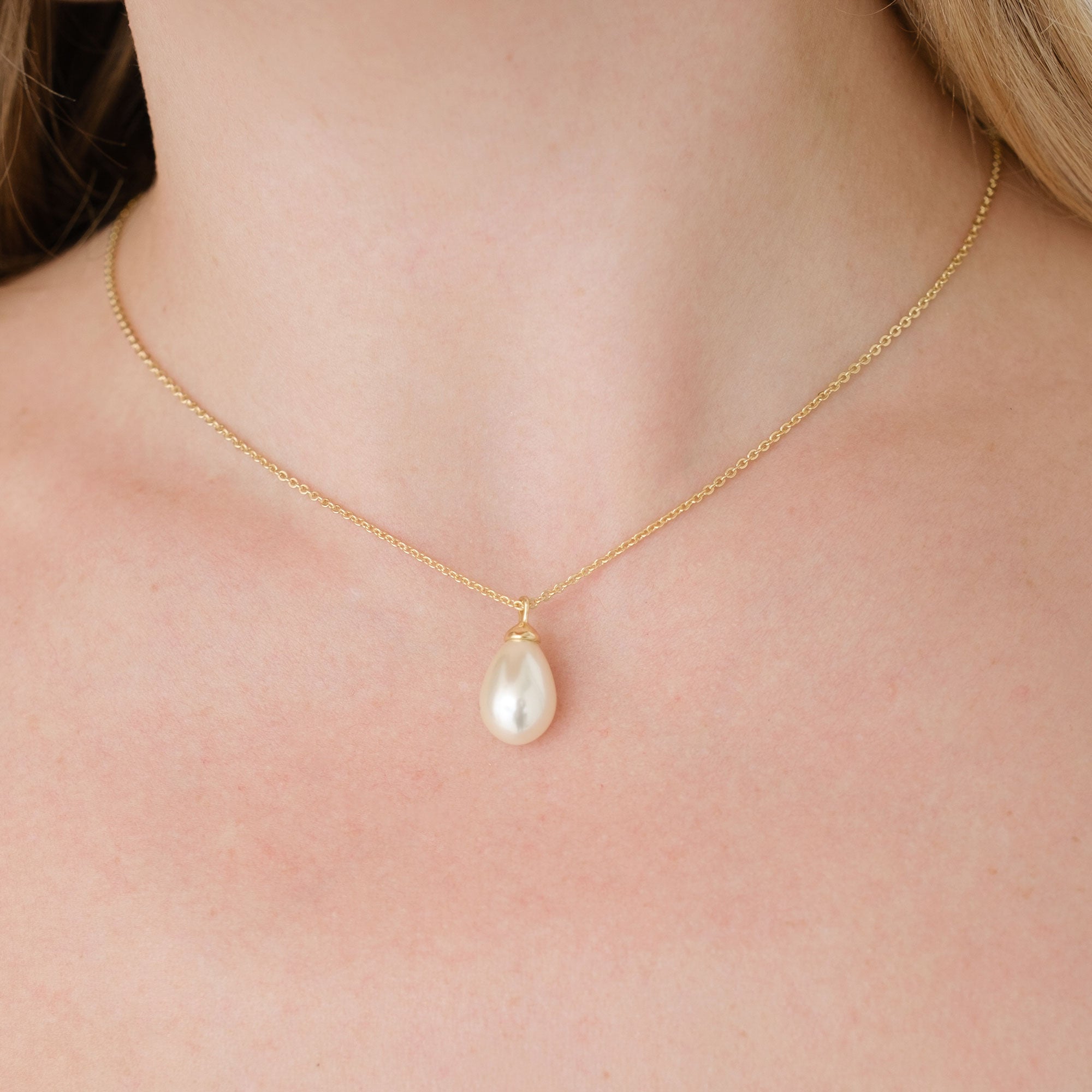 Single teardrop pearl pendant necklace (gold) | Aria – Liberty in Love