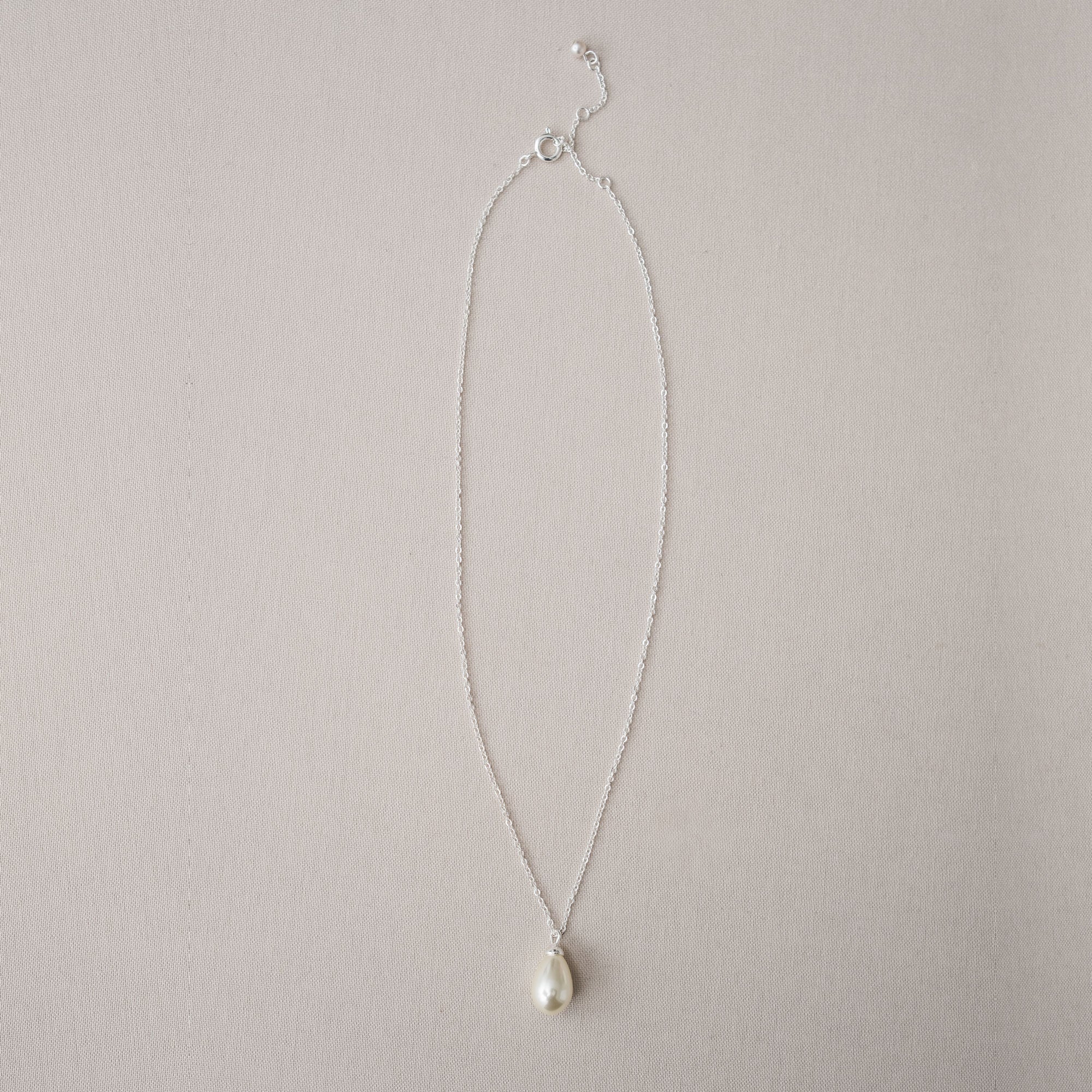 Single teardrop pearl pendant necklace (silver) | Aria – Liberty in Love