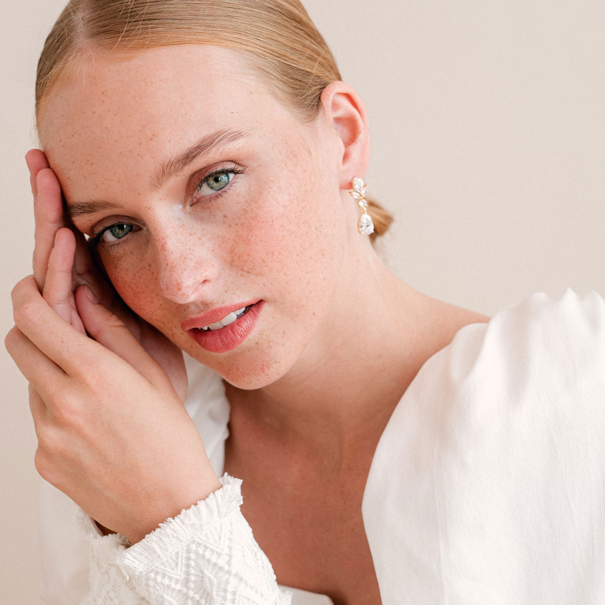 Crystal teardrop earrings (gold) | Aurora – Liberty in Love